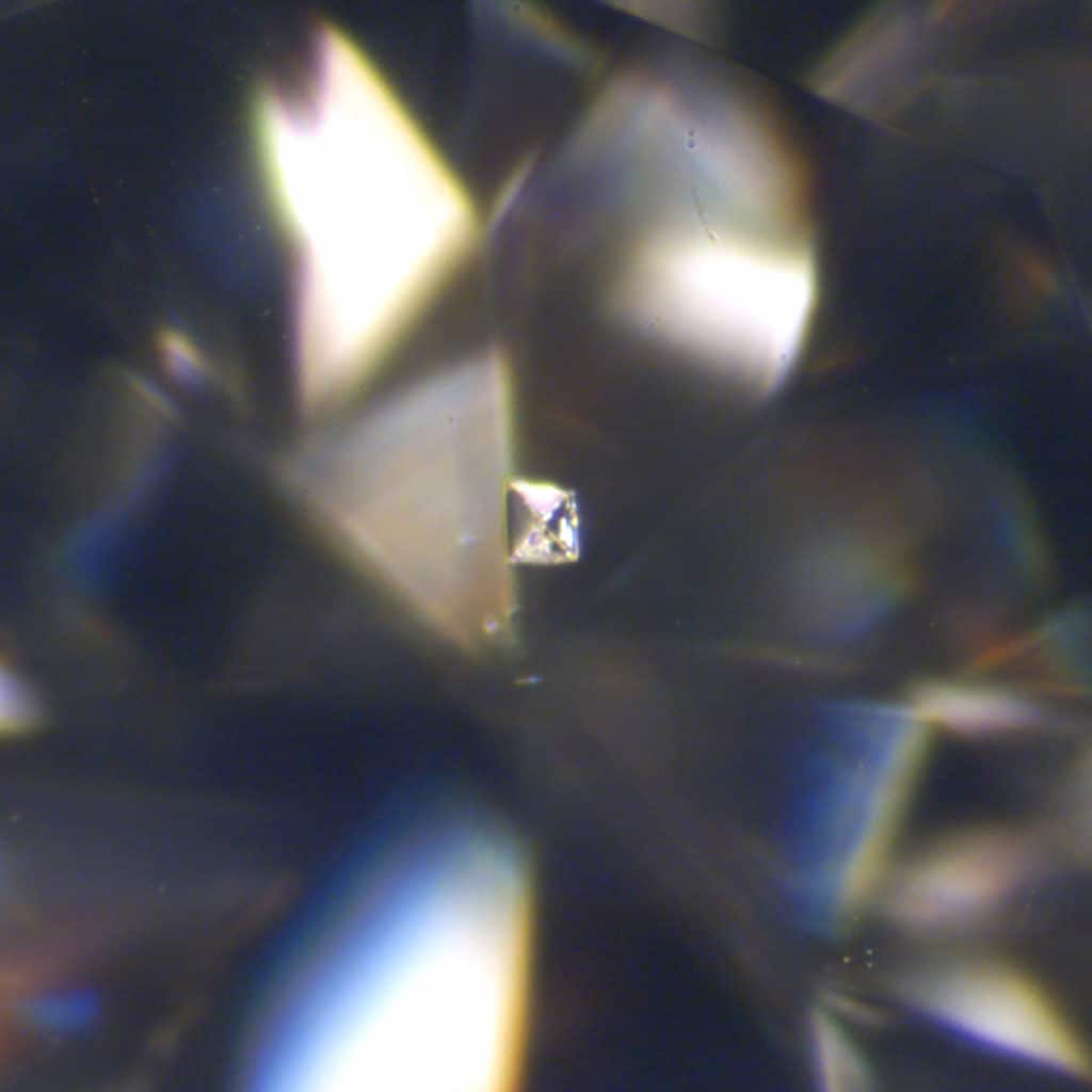 What’s Different Between Natural & Laboratory-Grown Diamond Inclusions?